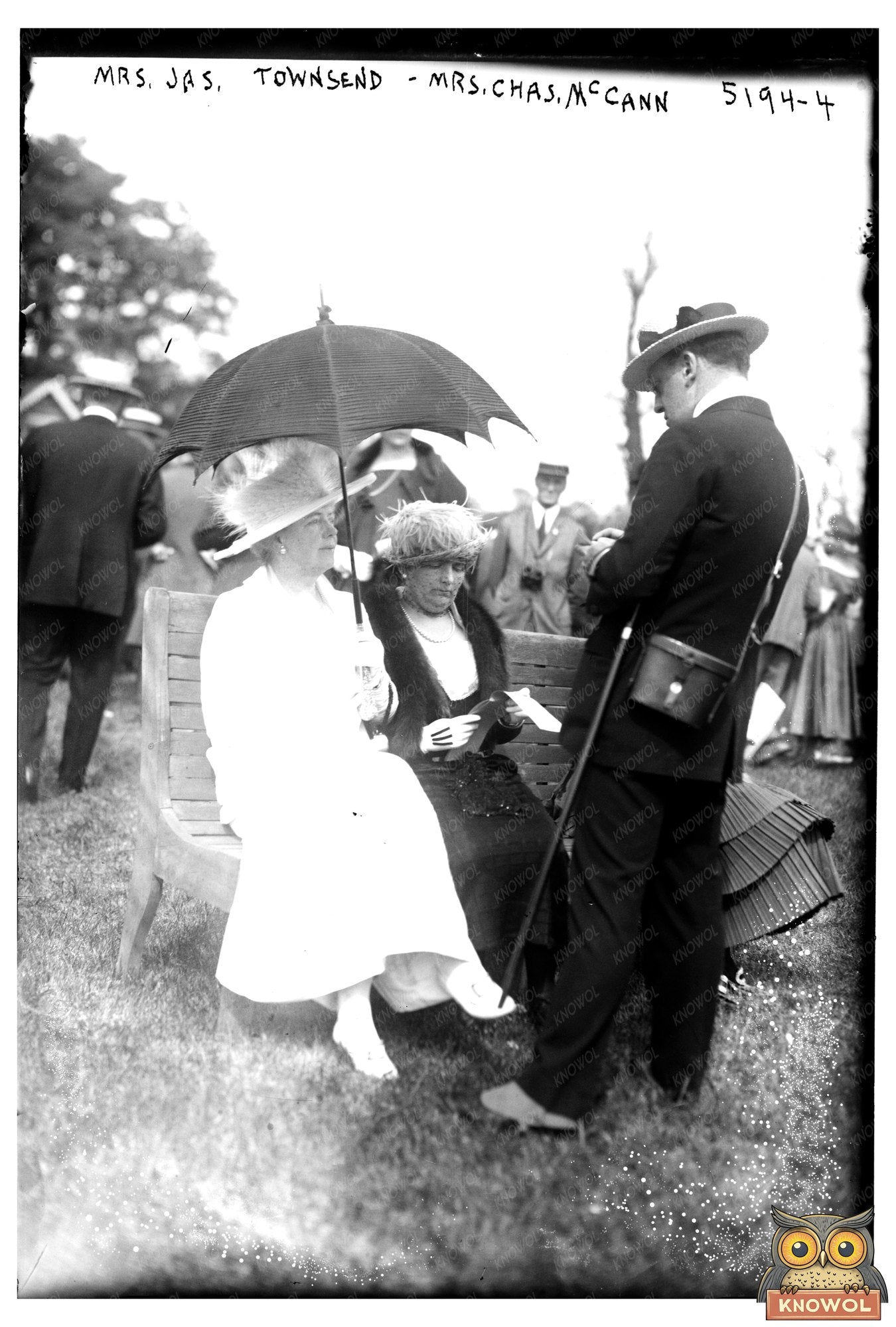 Charming Friends: 1920s Social Era Portrait – KNOWOL