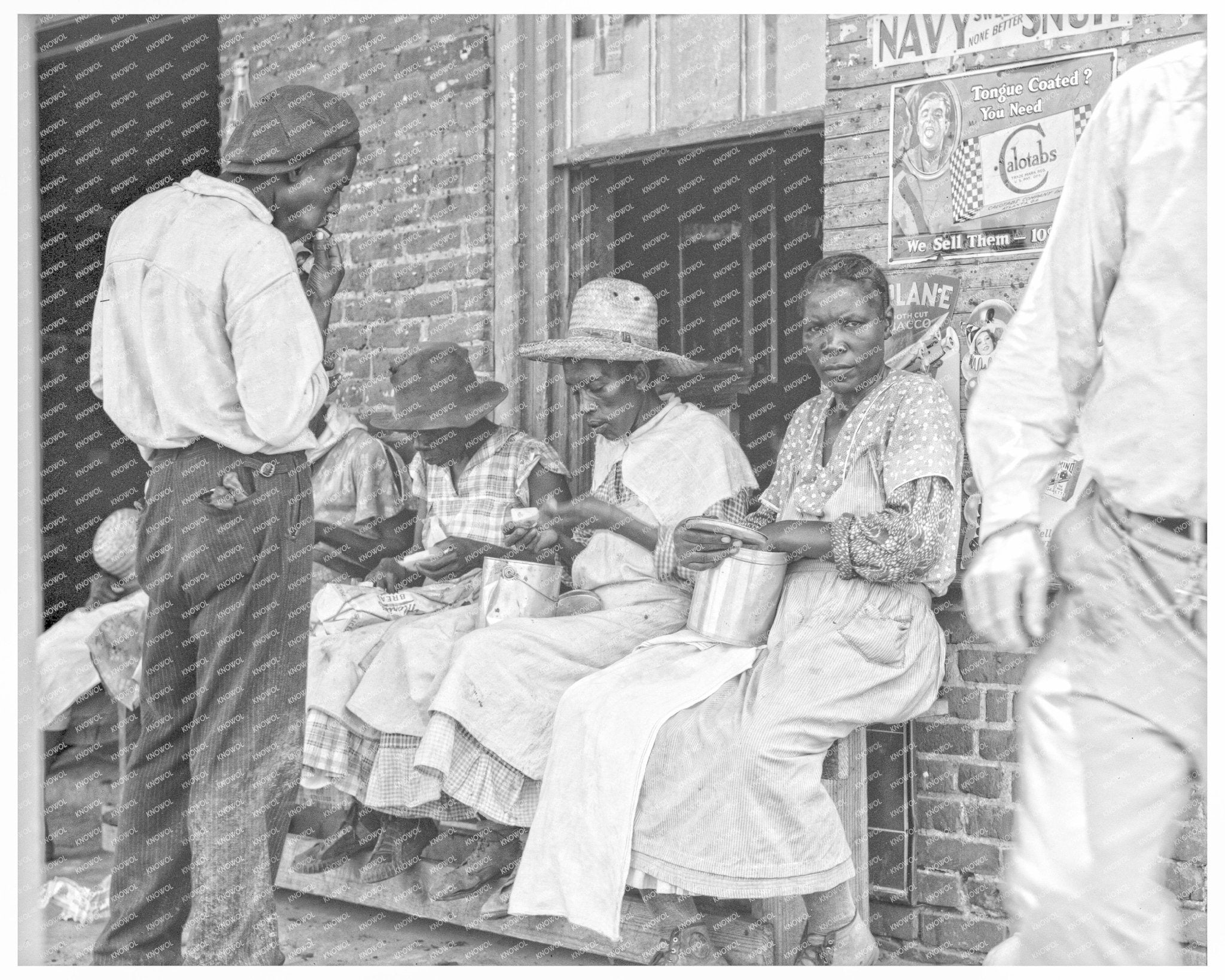 Peach Pickers on Break Muscella Georgia 1936 – KNOWOL