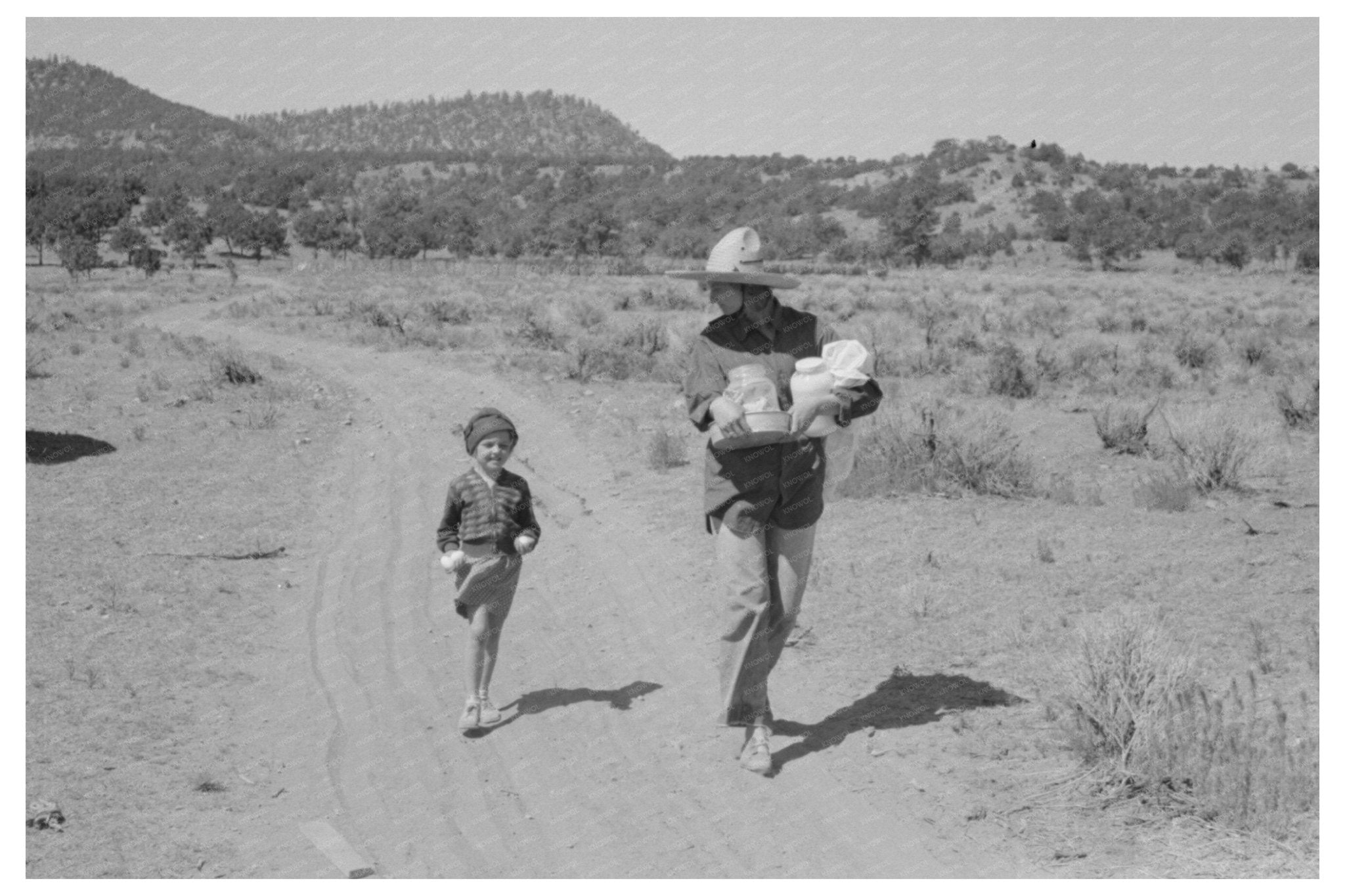 1940-mrs-caudill-and-daughter-moving-to-pie-town-dugout-672758.jpg?v ...