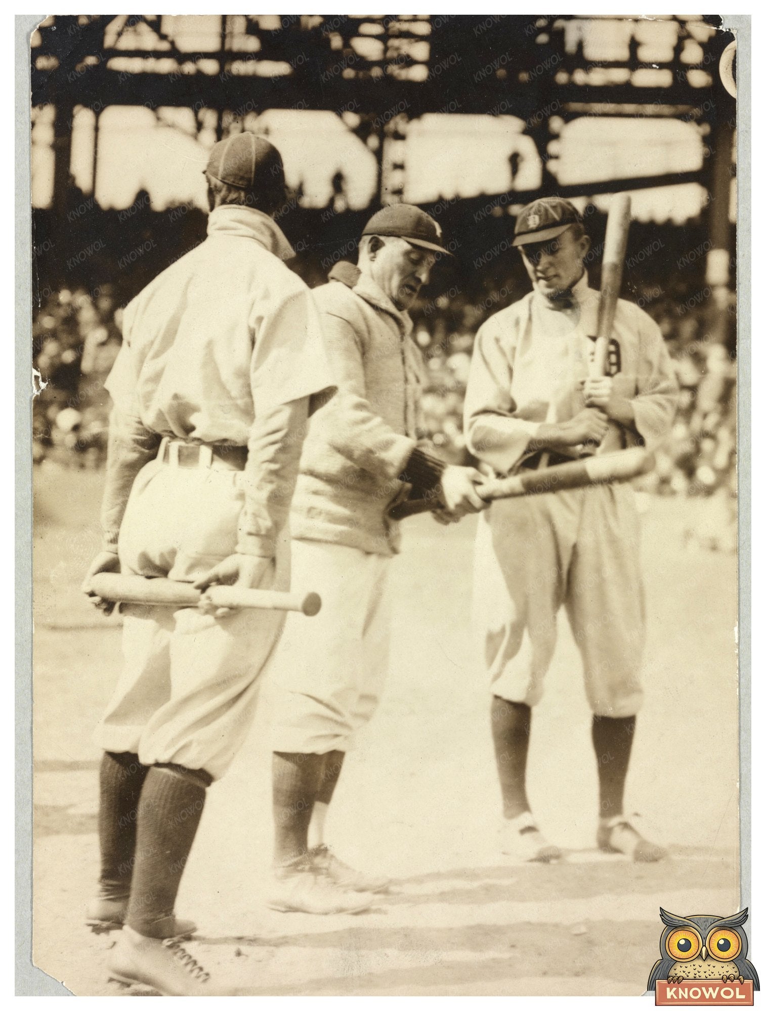 1909 Iconic Baseball Legends Testing Bats Together – KNOWOL