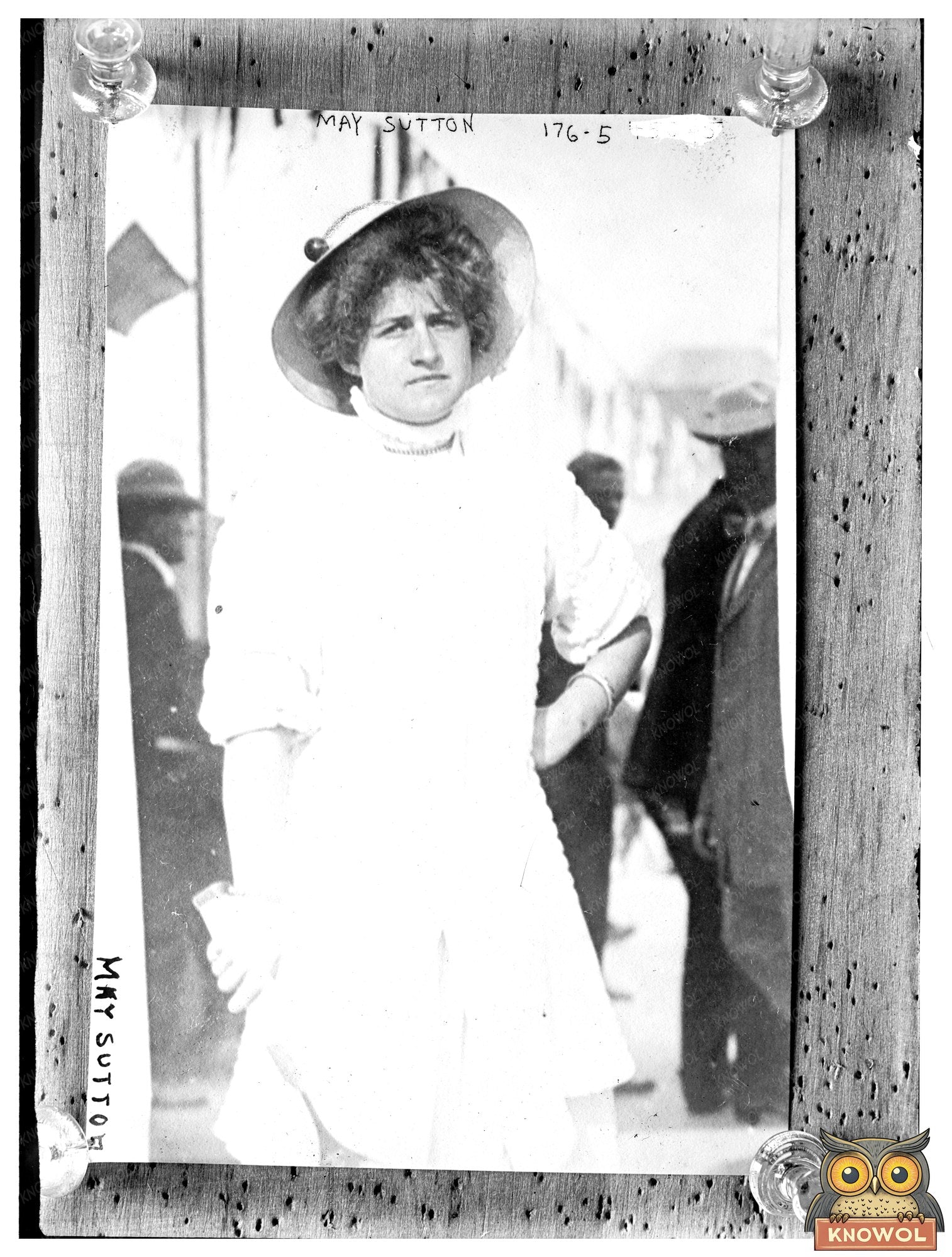 Vintage Tennis Star: May Sutton with Racquet – KNOWOL