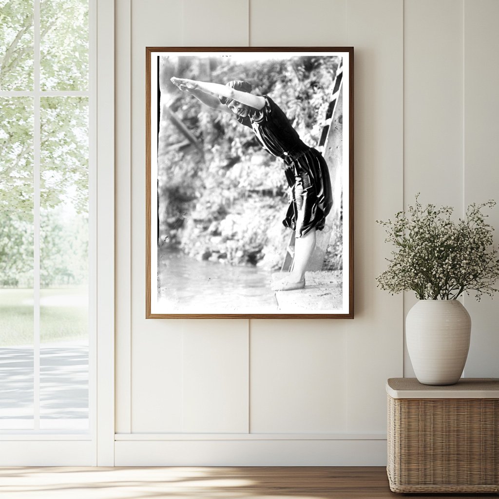 Vintage Diver Poised for Splash: 20th Century Elegance – KNOWOL