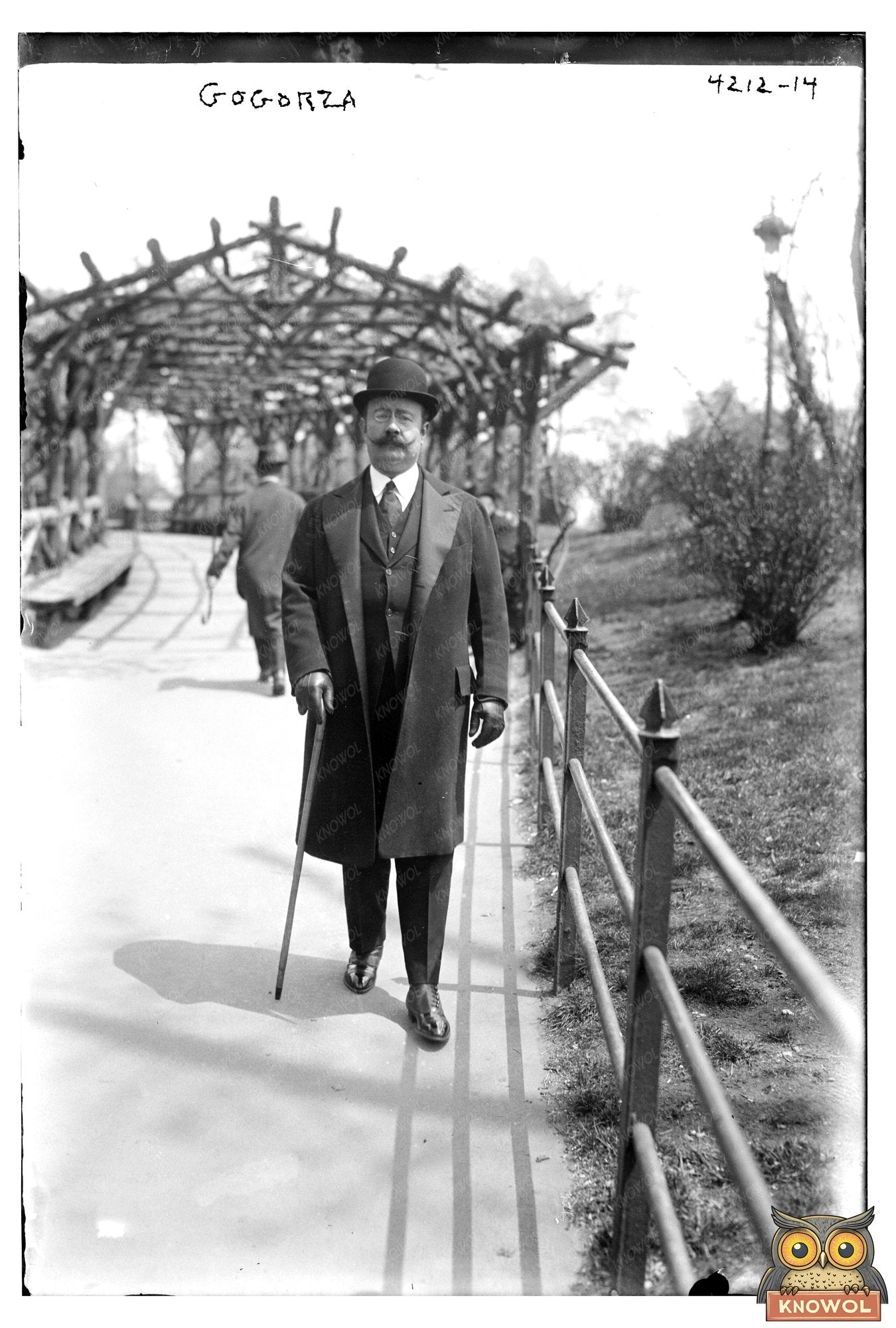 Vintage Portrait of a 1910s Baritone Icon – KNOWOL