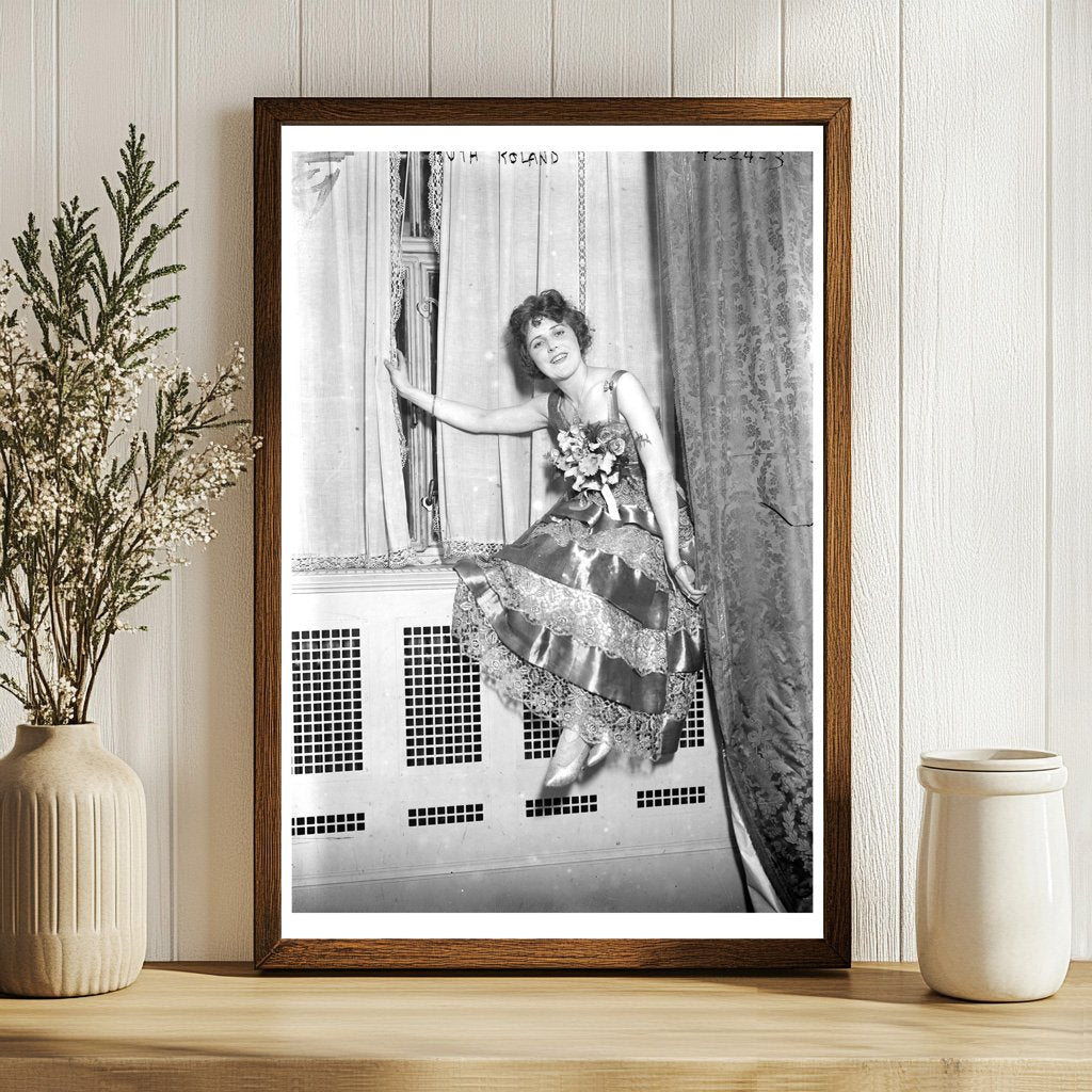 Silent Film Star Ruth Roland, 1917 Snapshot – KNOWOL