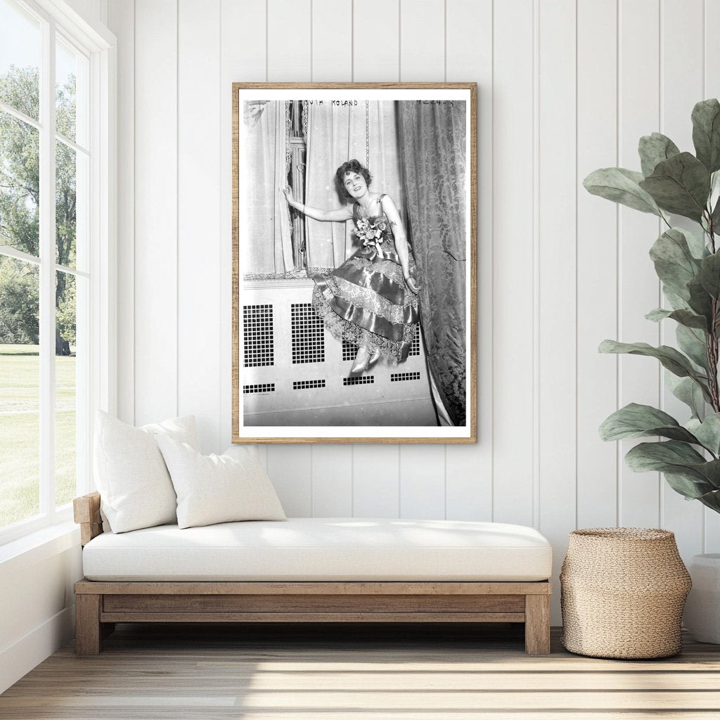 Silent Film Star Ruth Roland, 1917 Snapshot – KNOWOL