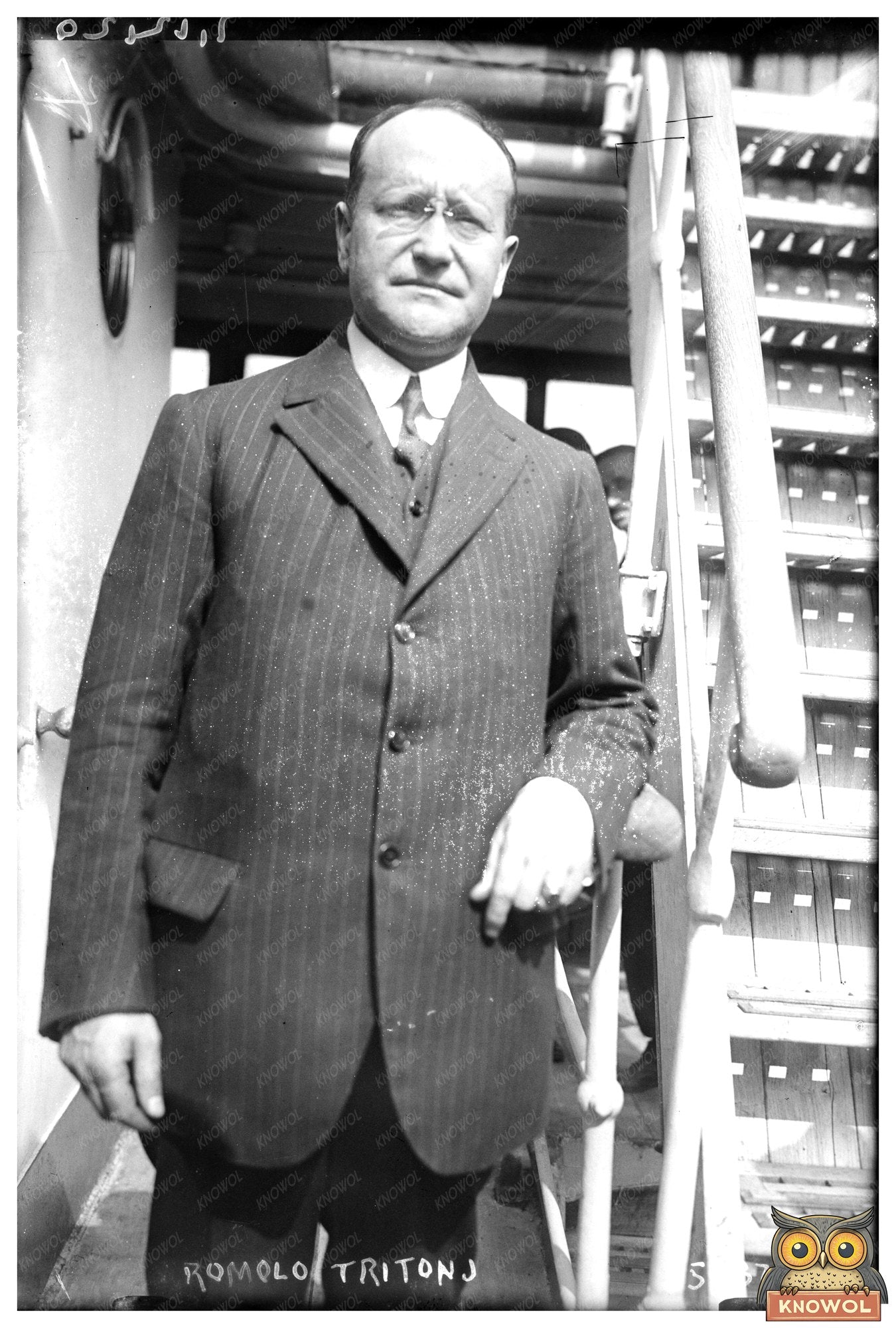 Artistic Legacy: Early 20th Century Craftsman Portrait – KNOWOL