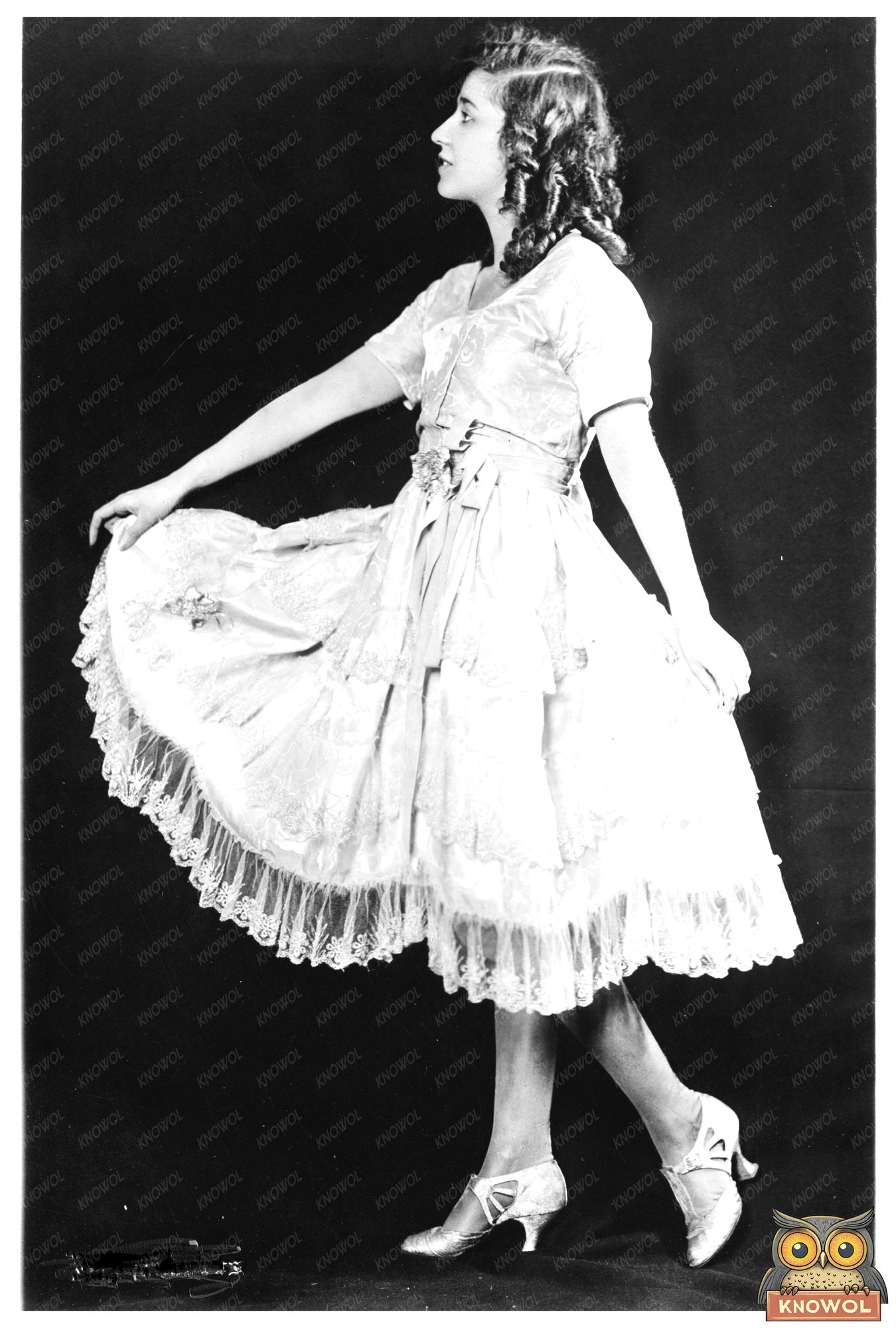 Elegant Performer Mabel Withee, 1920s Era Portrait – KNOWOL