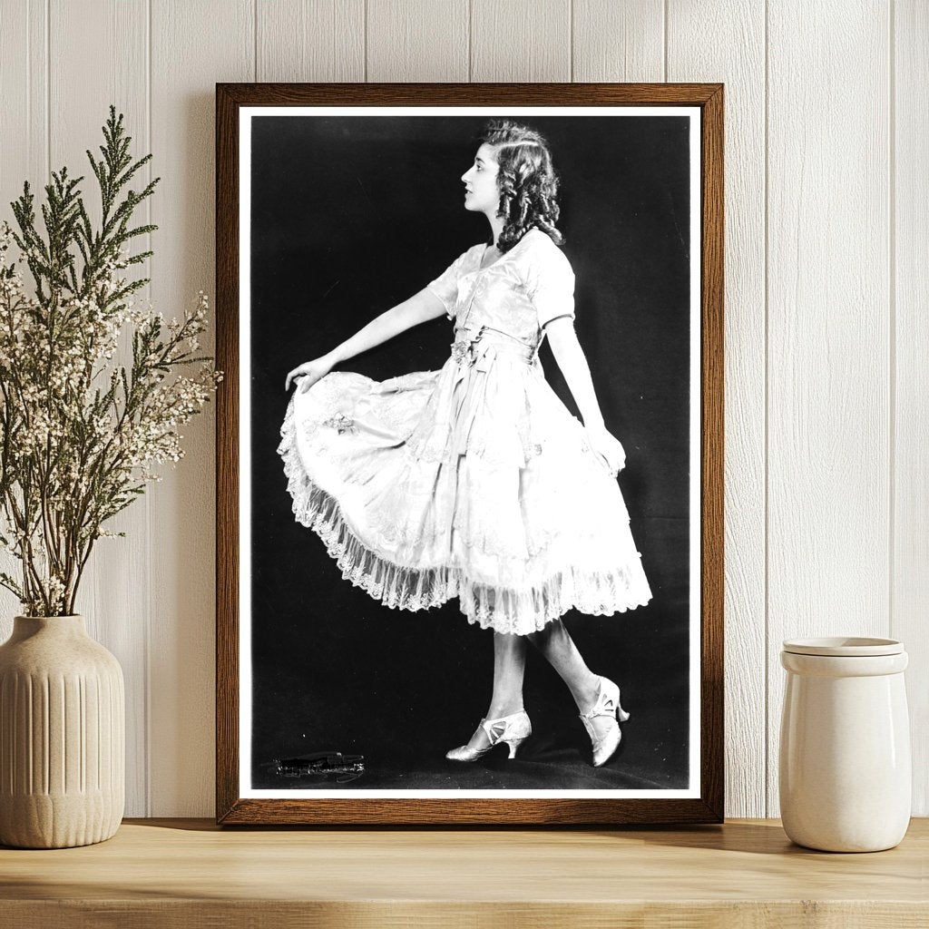 Elegant Performer Mabel Withee, 1920s Era Portrait – KNOWOL