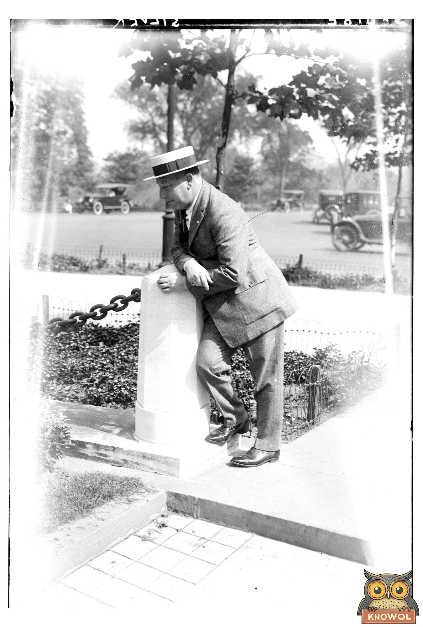 1920s Urban Life: A Glimpse into Daily Moments – KNOWOL