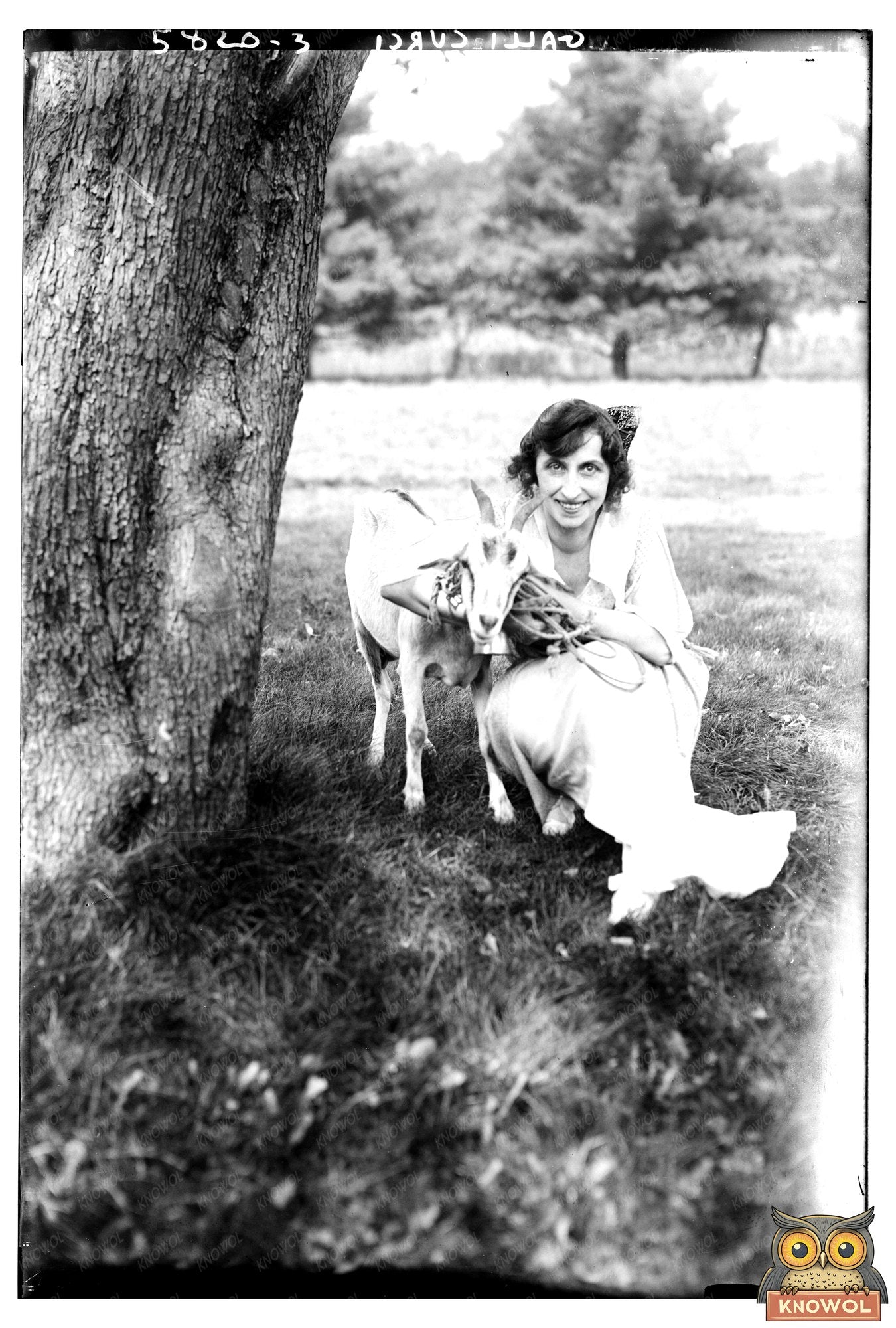 Timeless Elegance of a 1920s Opera Diva – KNOWOL