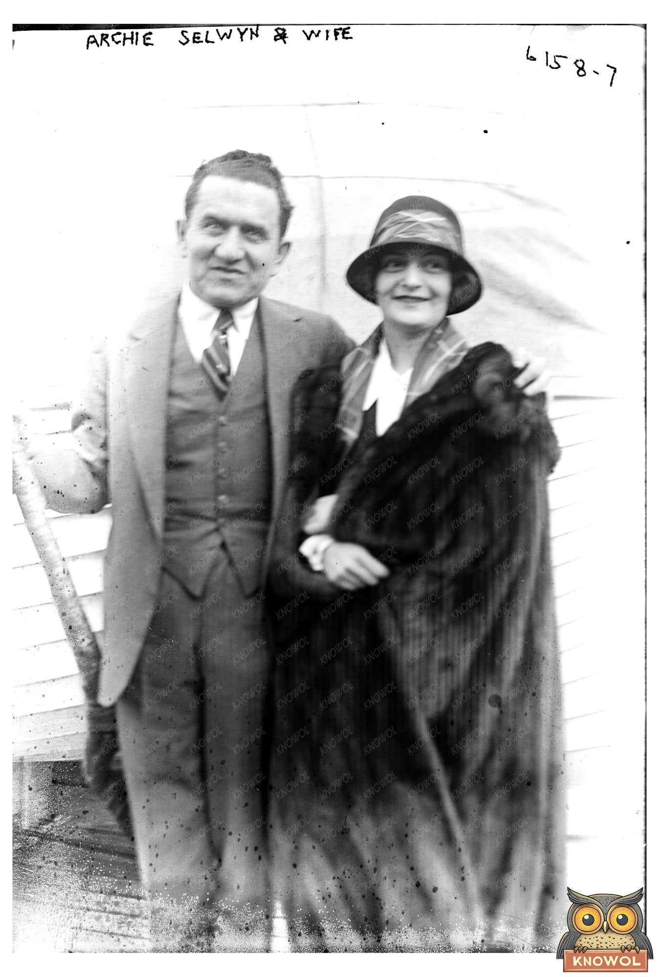 1940s Entertainment Couple: Iconic Artistic Portrait – KNOWOL