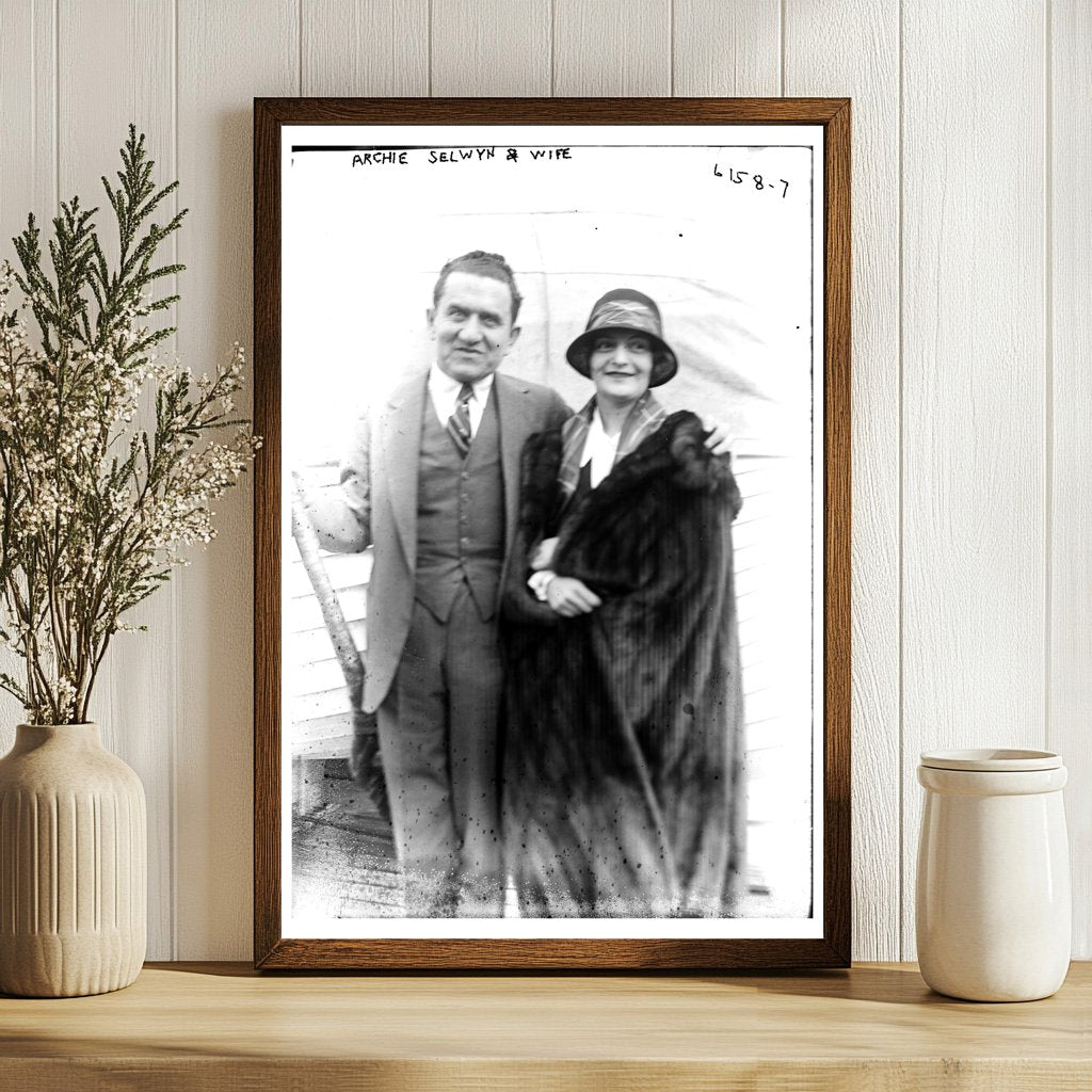 1940s Entertainment Couple: Iconic Artistic Portrait – KNOWOL