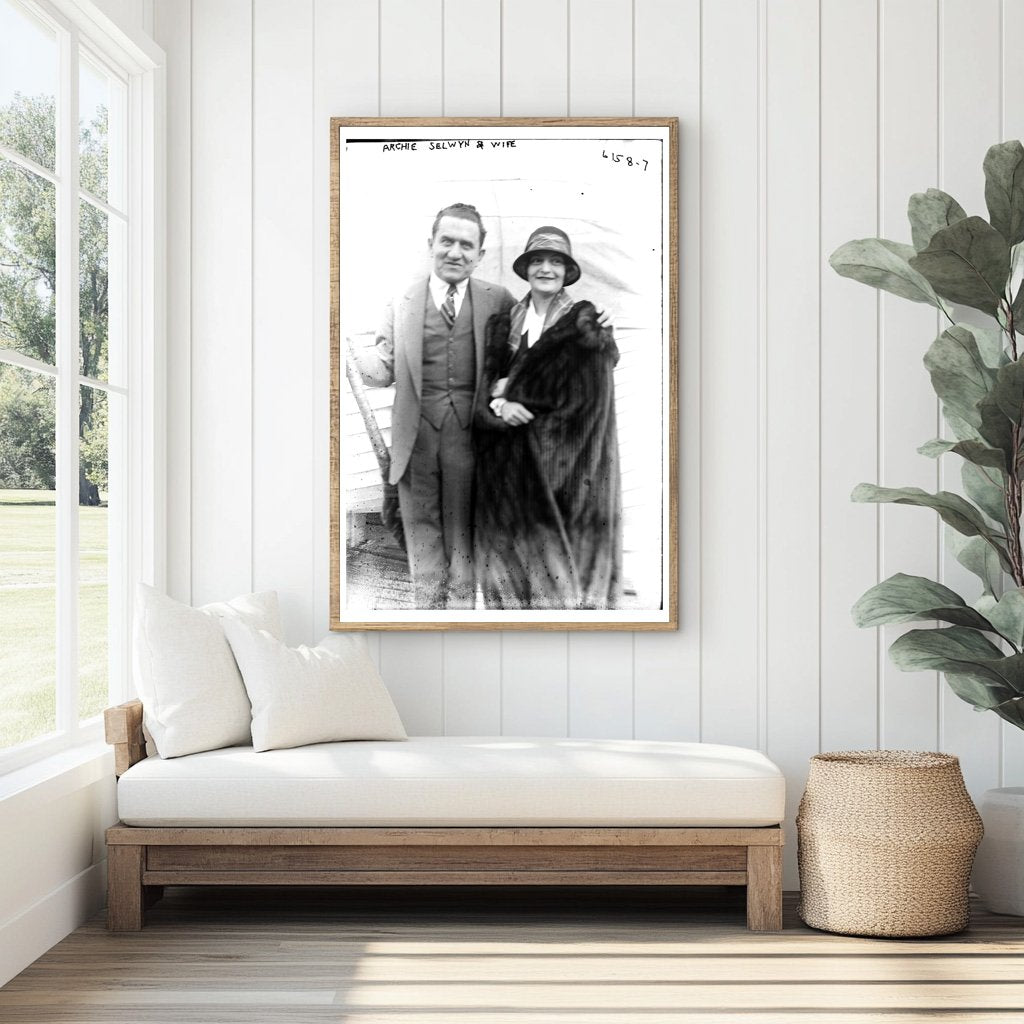 1940s Entertainment Couple: Iconic Artistic Portrait – KNOWOL