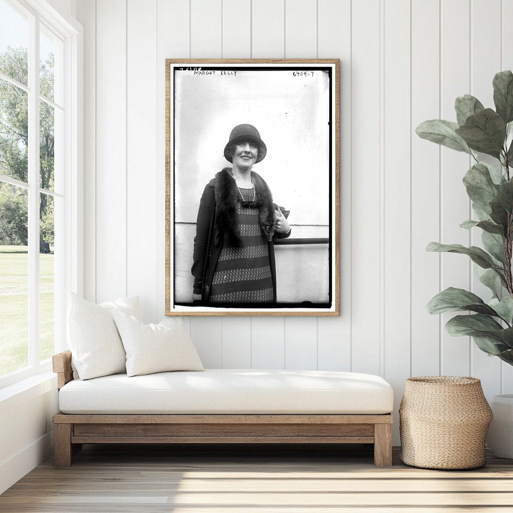 Elegant Portrait of Margot Kelly in Vintage Style – KNOWOL