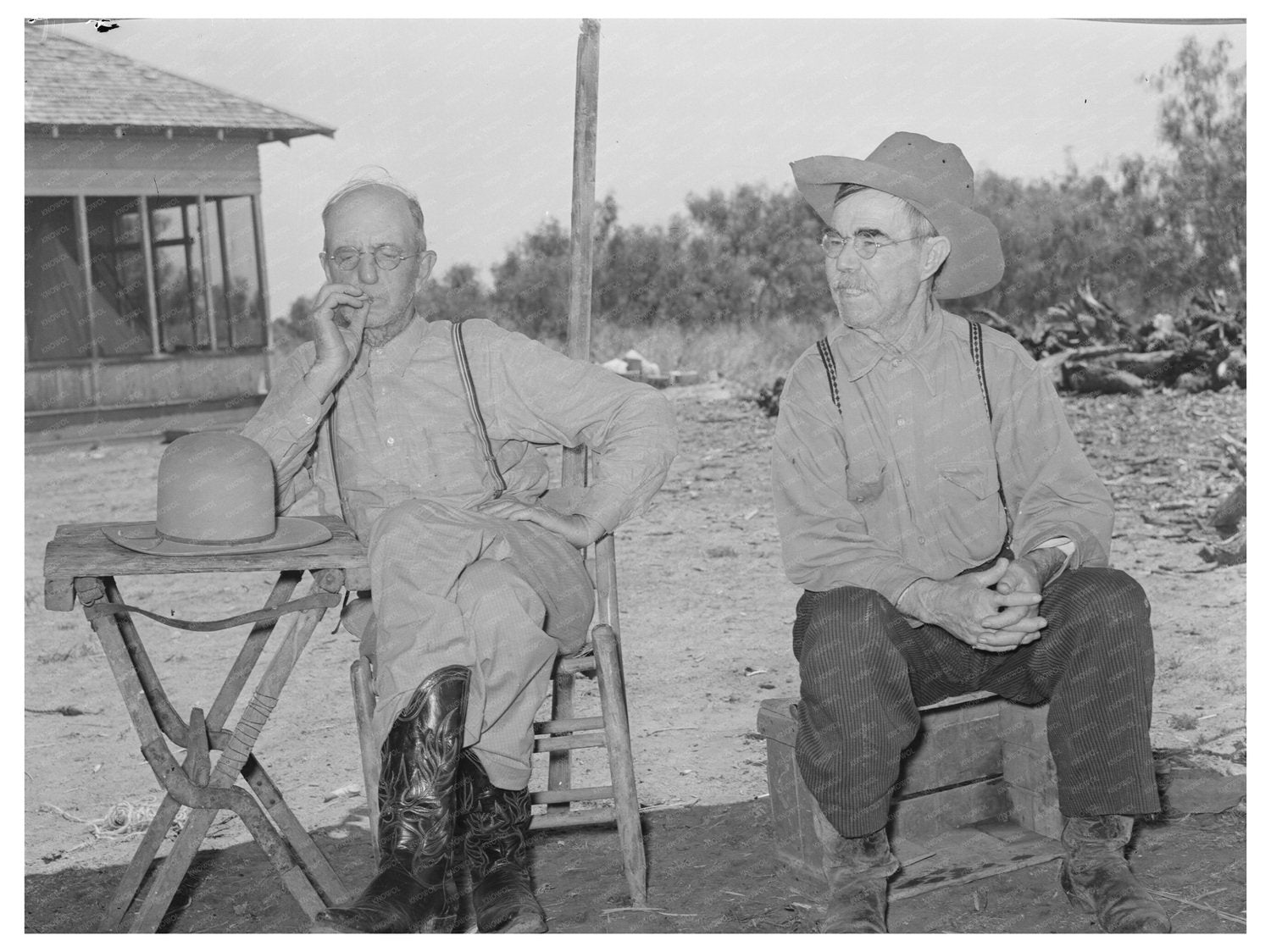 Foreman and Cowboy at SMS Ranch Chuck Wagon 1939 – KNOWOL