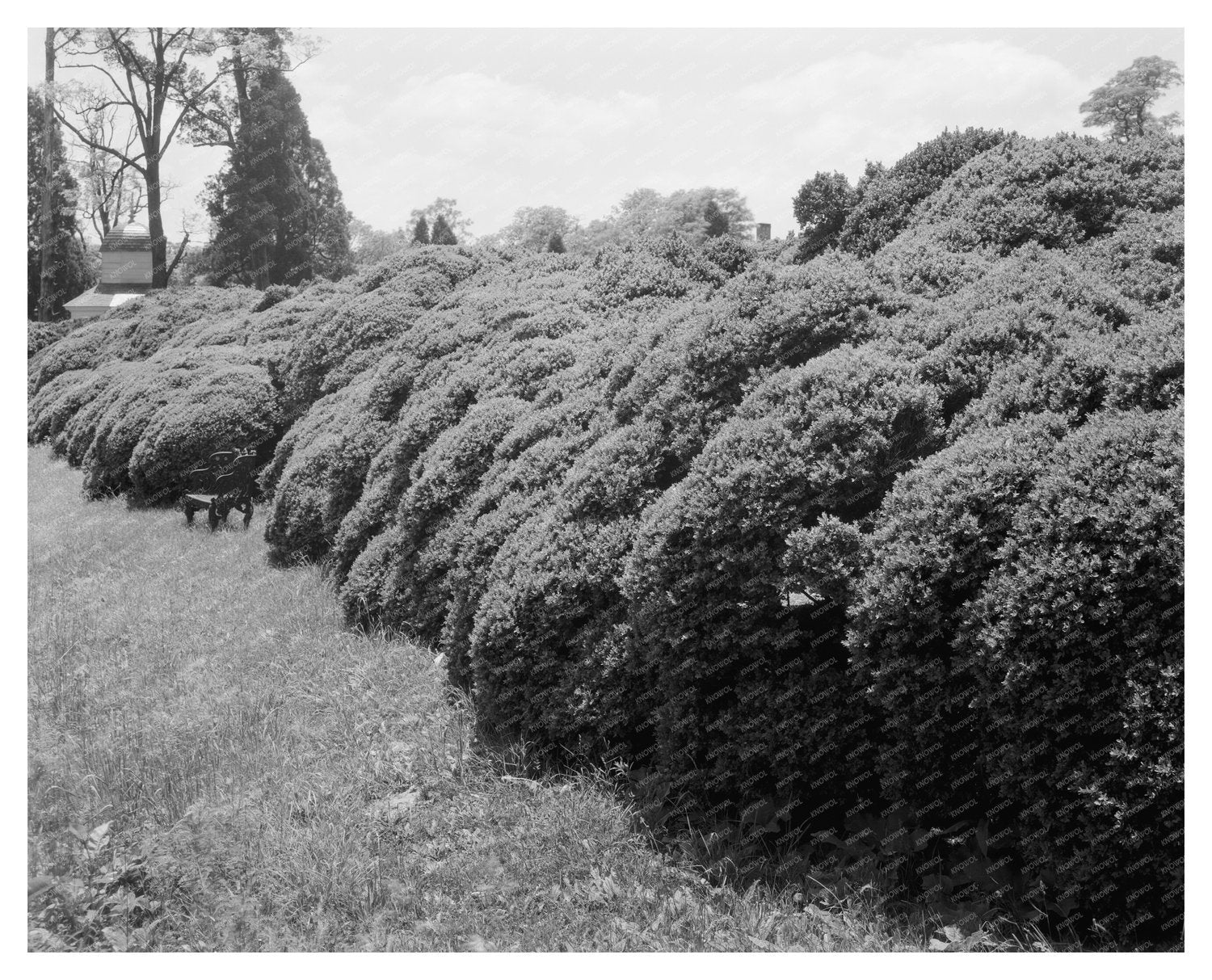 Vintage Manor House in Laurel, MD - 20th Century Architectur – KNOWOL