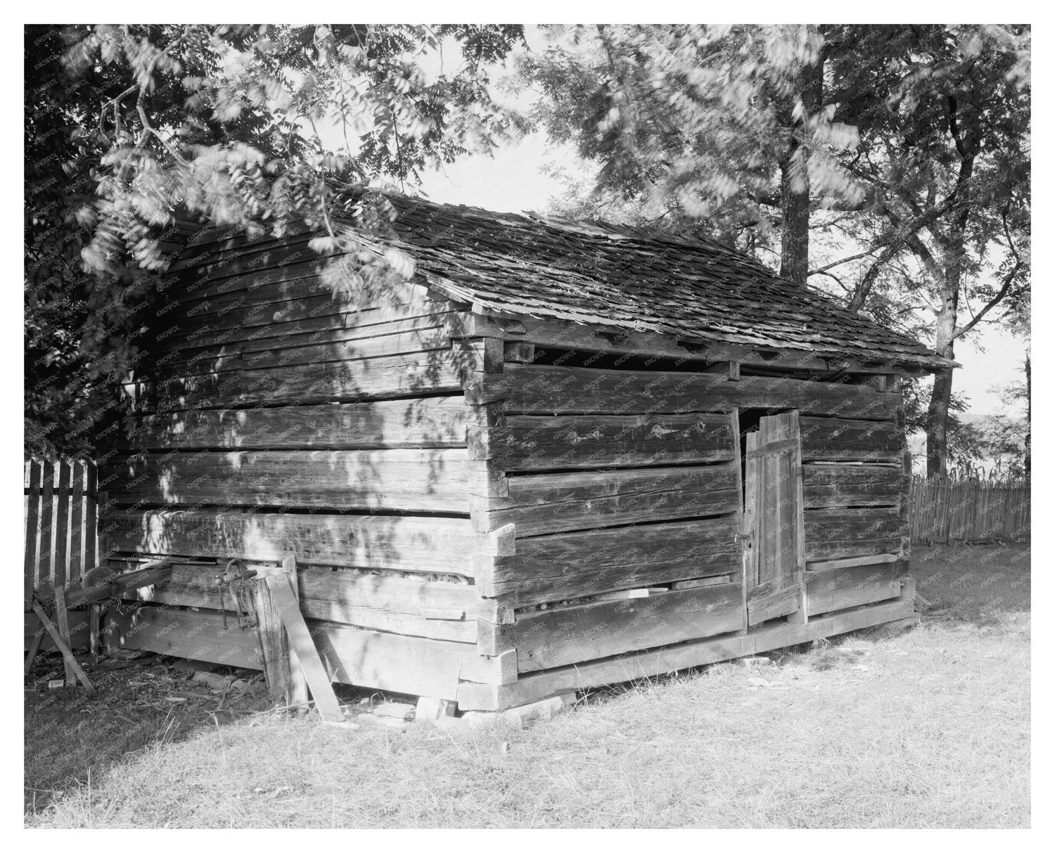 1829 Wooden Building in Morganton, NC - Historic Photo – KNOWOL
